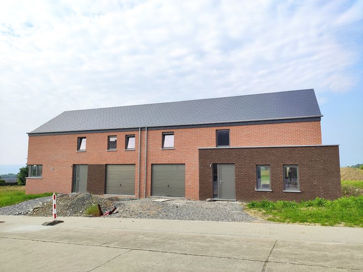 25 MAISONS à vendre Houyet (5560)